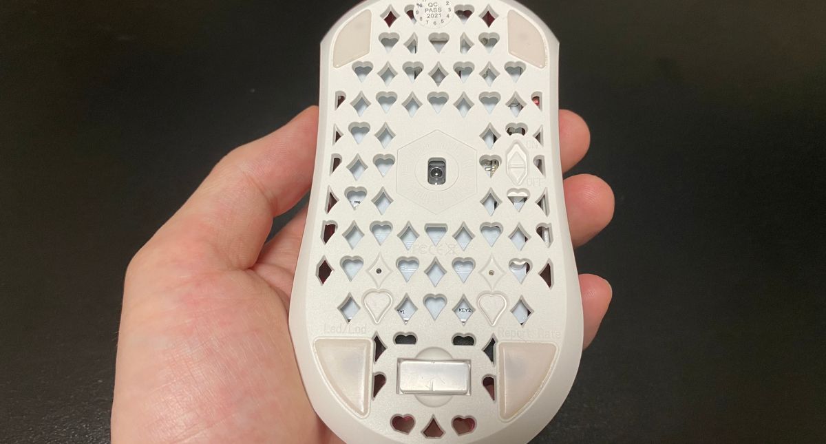 【Vancer Gretxa Wireless V2 レビュー】特徴的なデザインが目を引くファイナルマウスクローン - パトログ